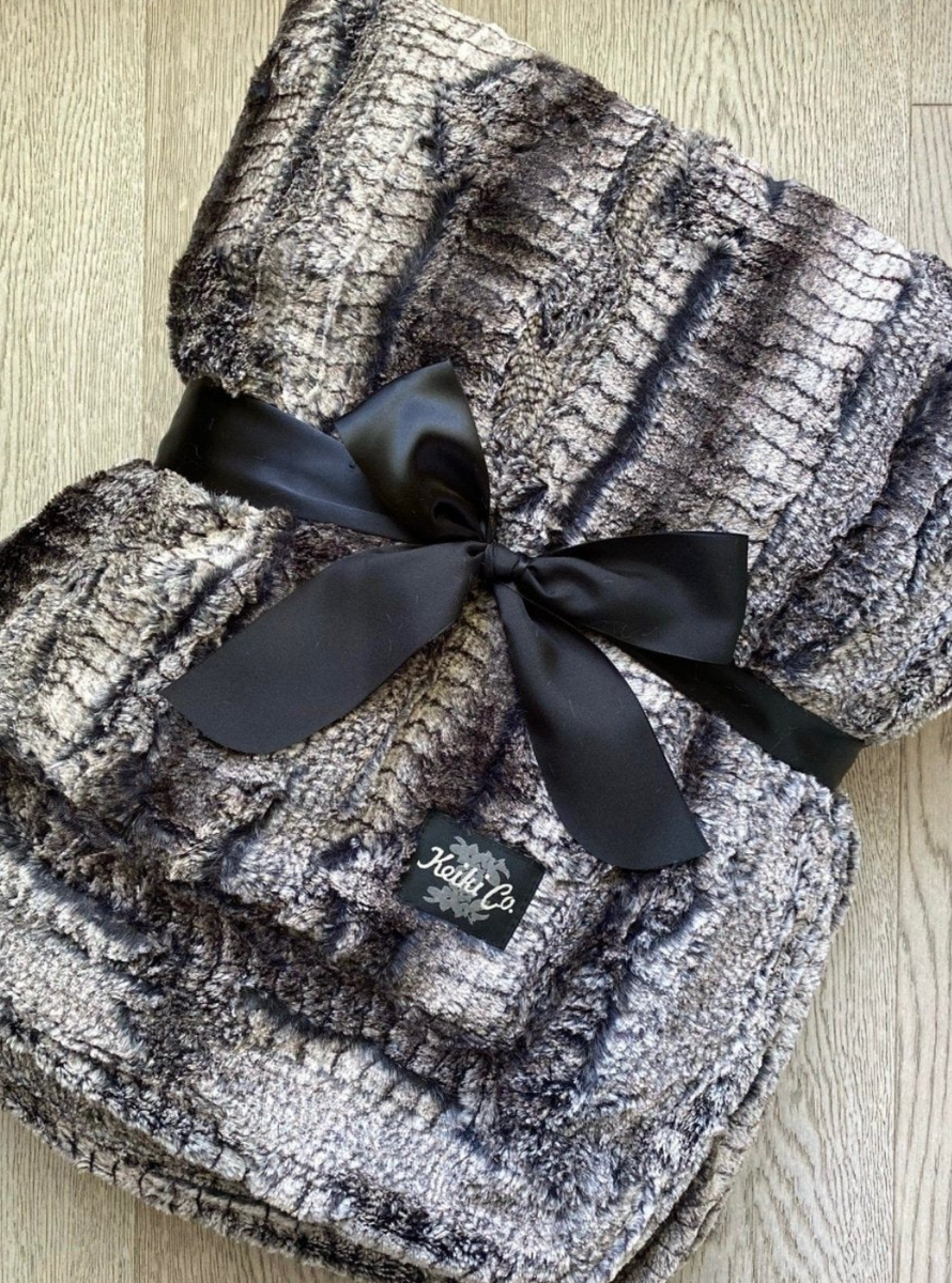 Plush Oversized Throw | Black/Birch – L A R K | Mountain Modern